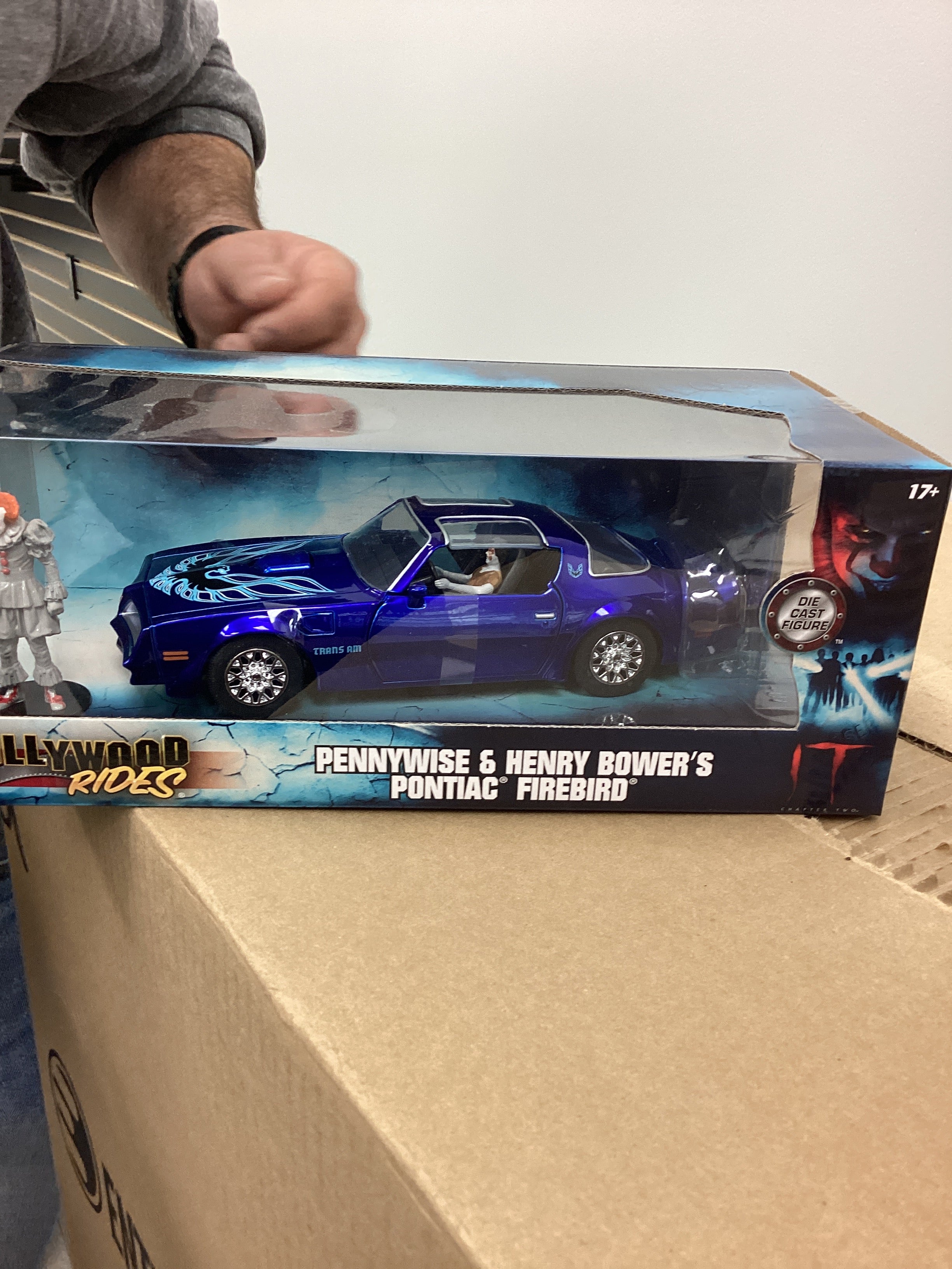 Hollywood Rides Pennywise & Henry Bowers – Hunters Toys & Collectibles